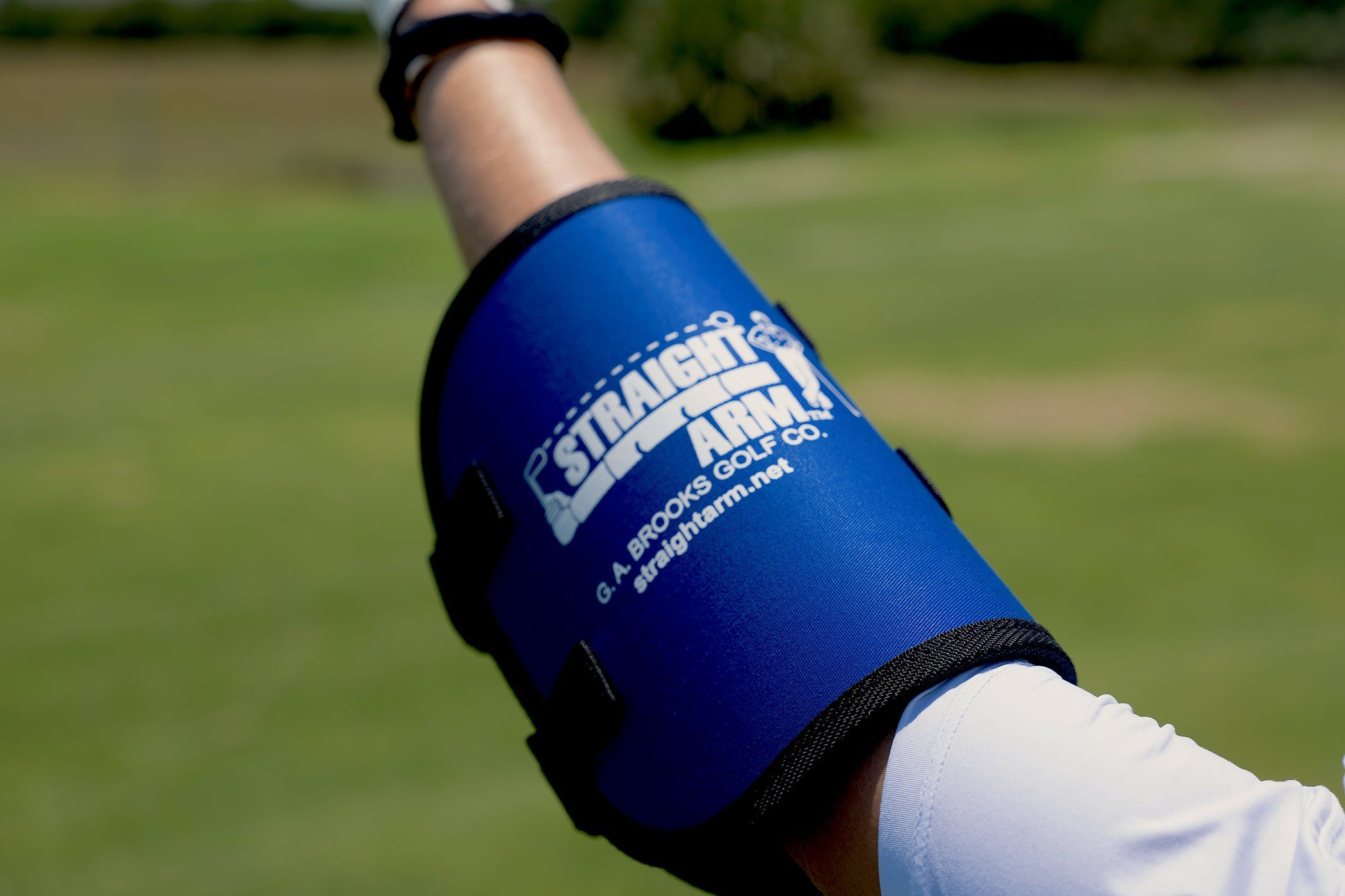 Straight Arm Golf Trainer. Short Game Golf Training Aid